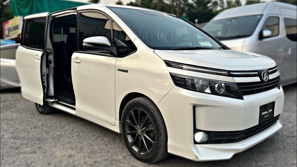 Toyota Voxy Hybrid 2016 (4K Review) – Interior and Exterior Details ...